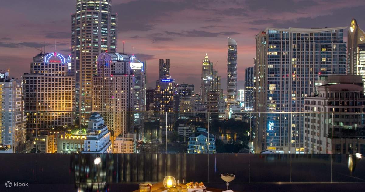 Bar Atap RedSquare di Novotel Bangkok Sukhumvit 4 - Klook Indonesia
